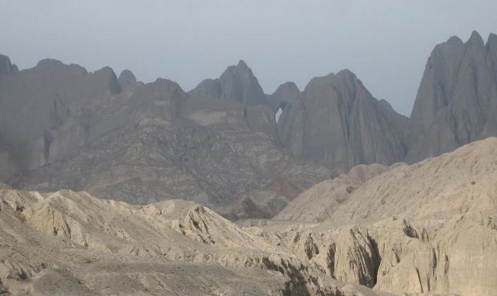 Shipton's Arch | Guide to the World's Tallest Natural Arch (Xinjiang ...