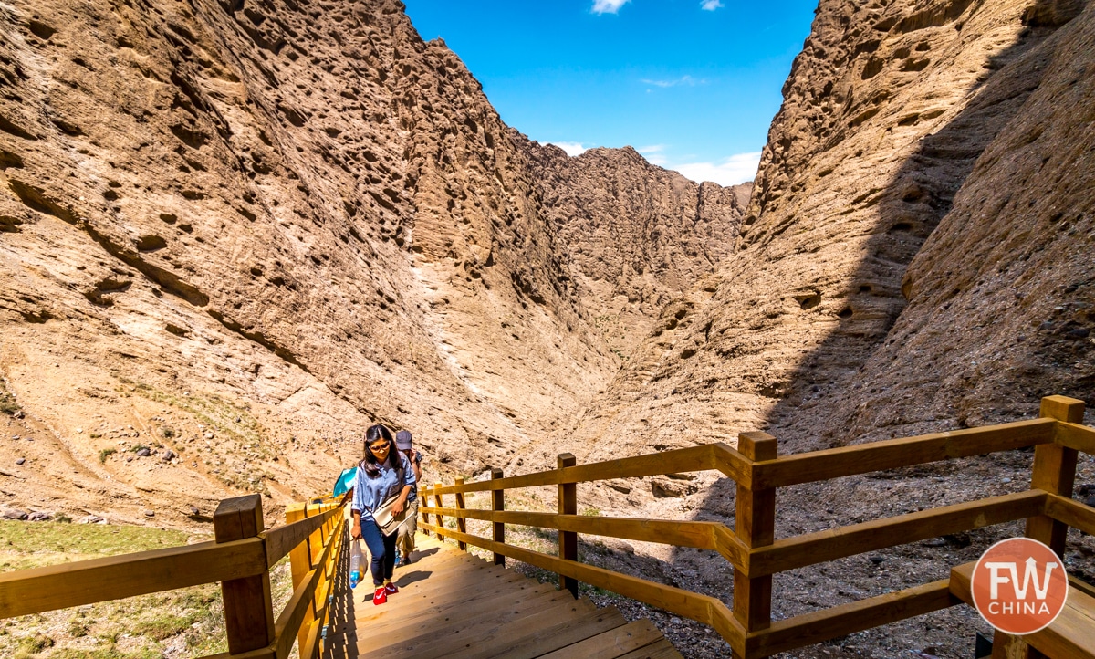 Shipton's Arch | Guide to the World's Tallest Natural Arch (Xinjiang ...